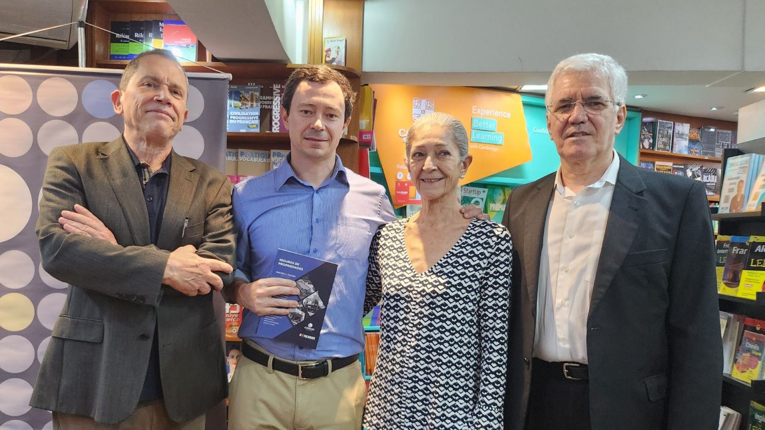 Livro sobre “Seguros de Propriedades” é lançado no Dia do Securitário ... Livro sobre “Seguros de Propriedades” é lançado no Dia do Securitário ...